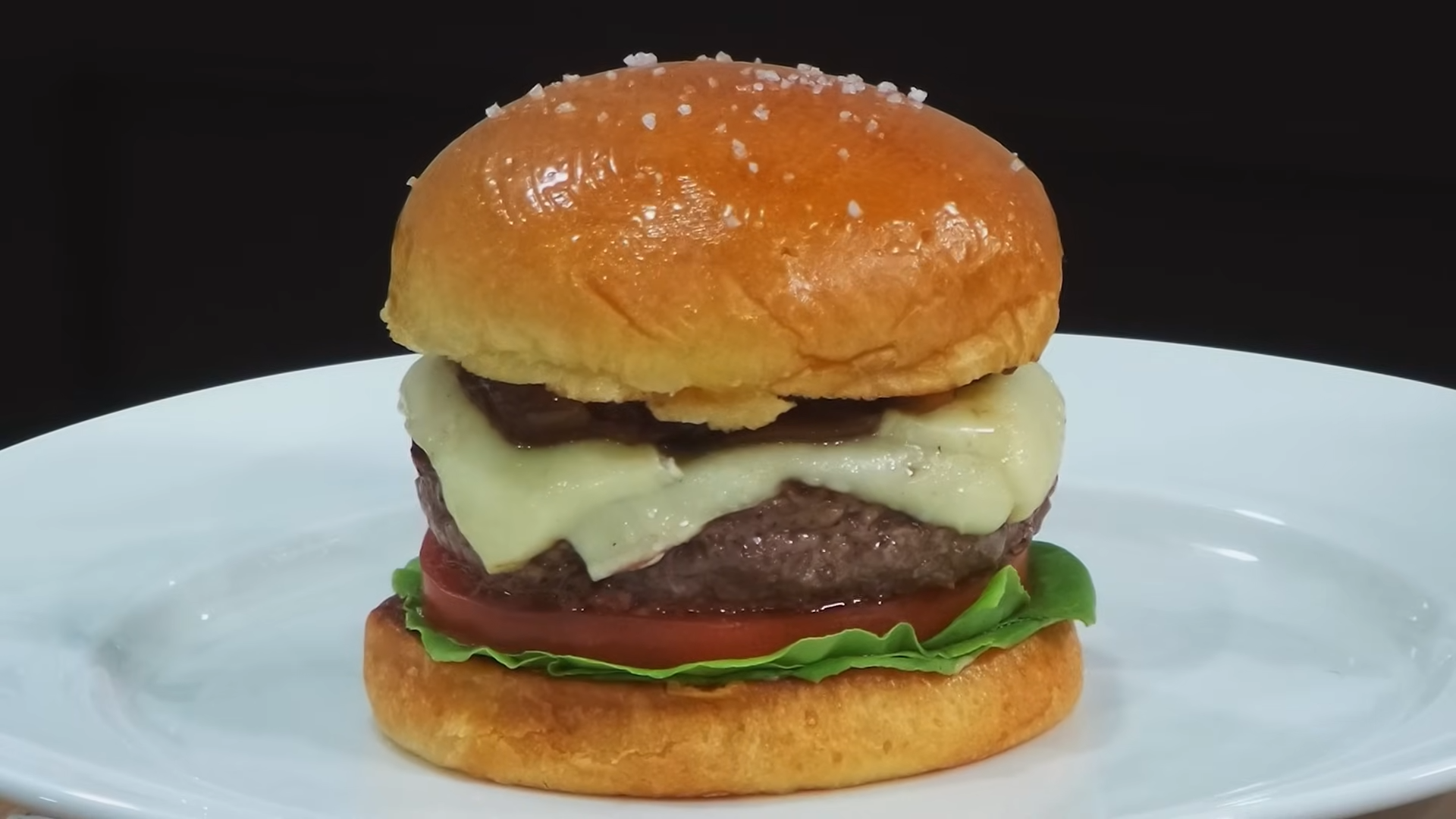 This is what a French cheeseburger really is