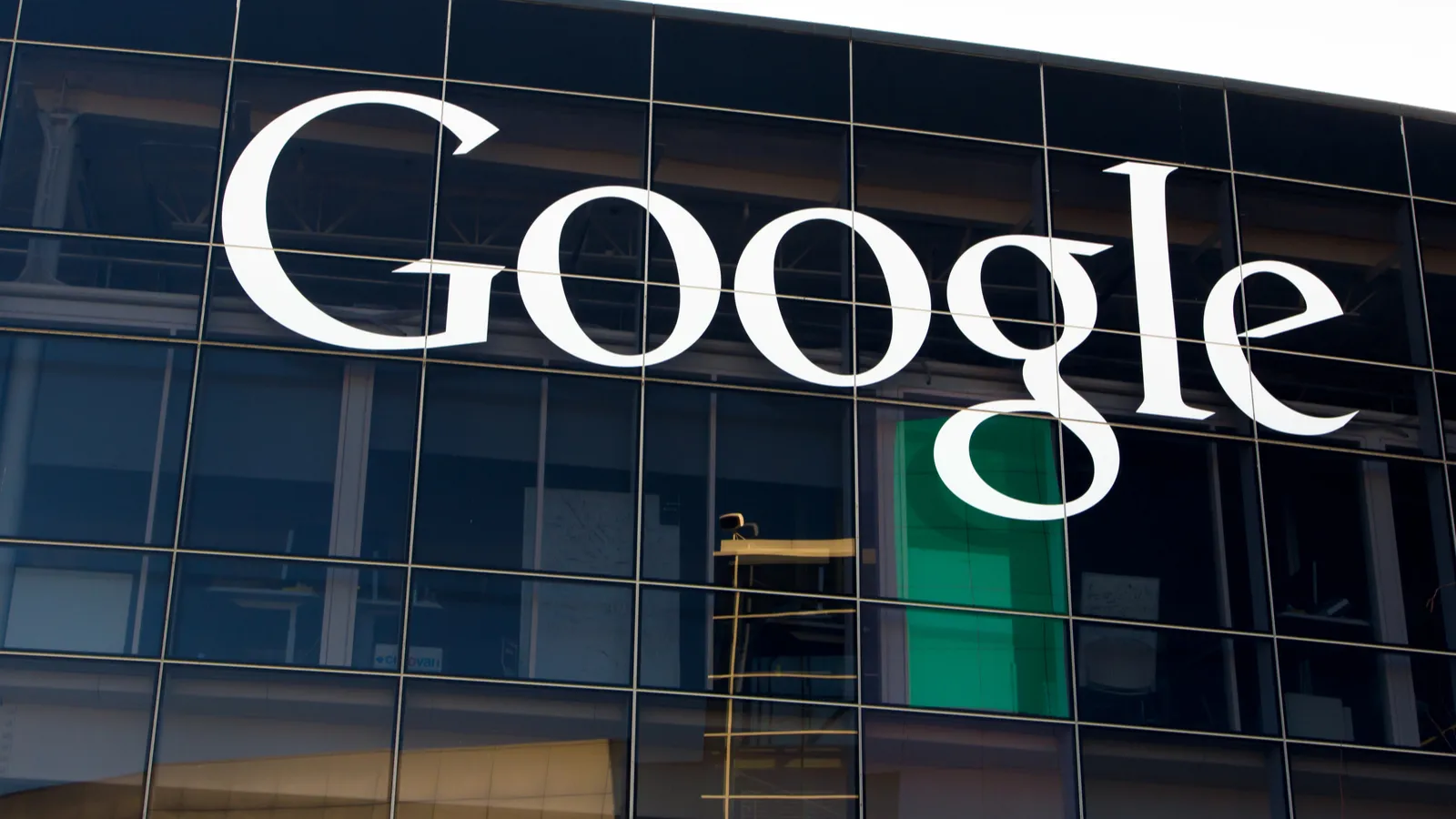 Google employees push back against deeper AI ties with the Pentagon
