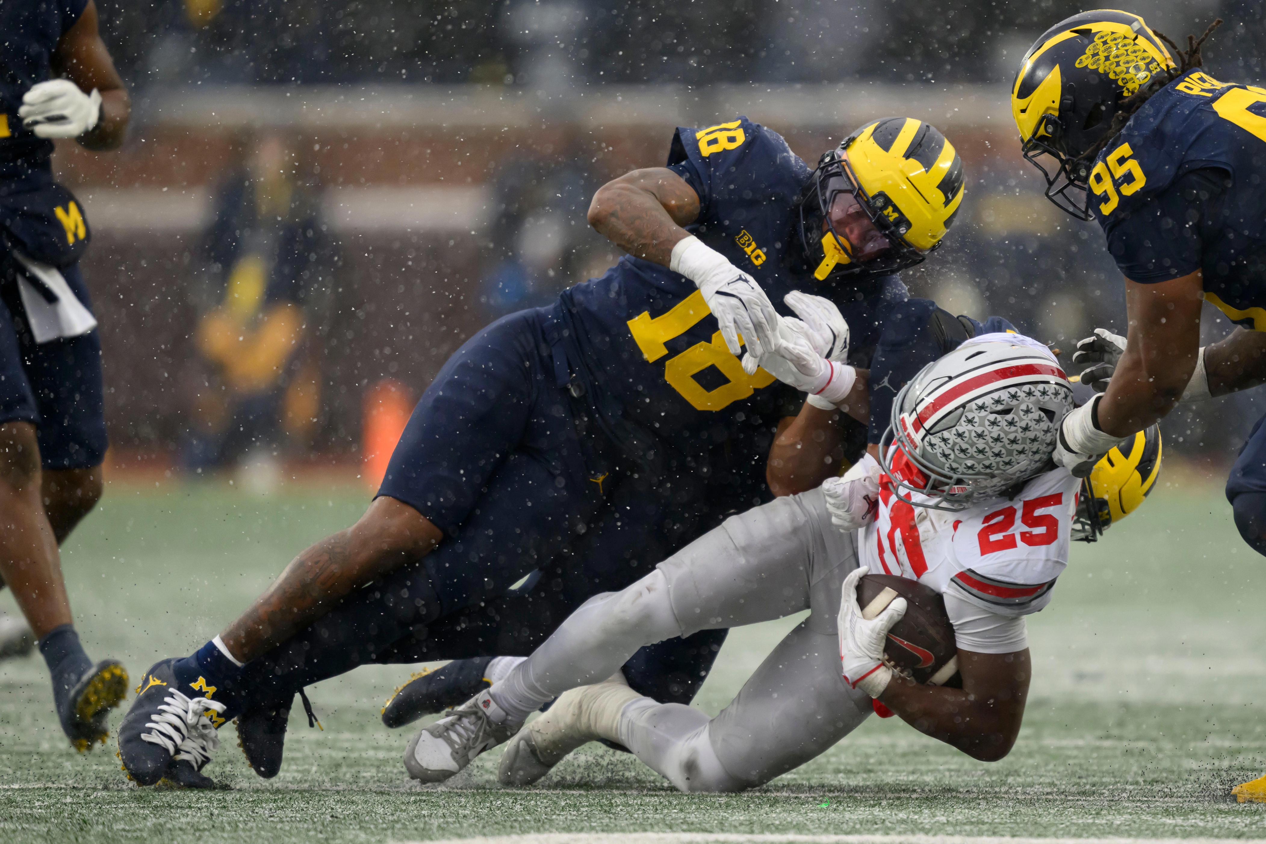 Ex-Michigan linebacker says position is in good hands this season