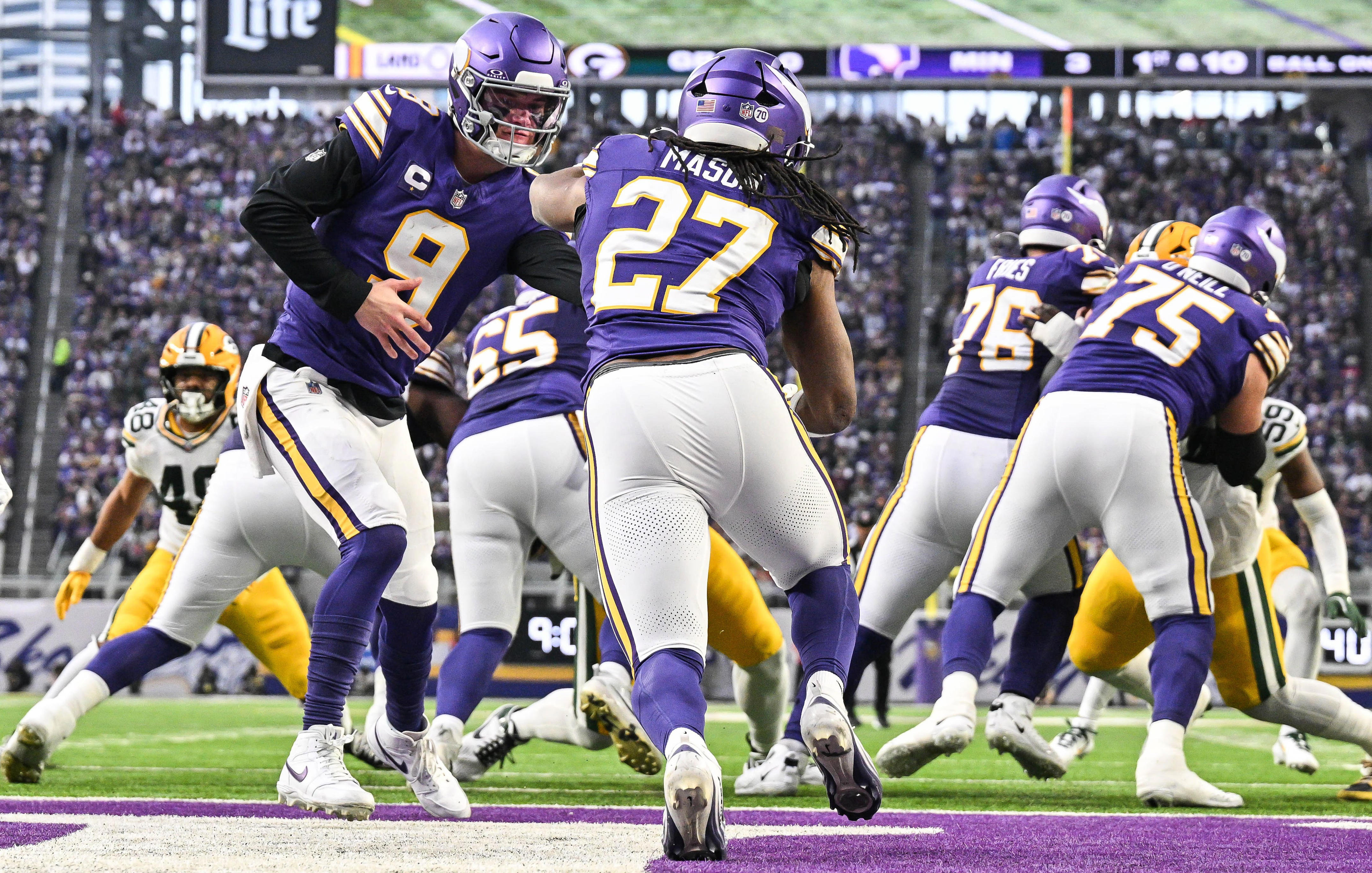 Analyst believes Vikings have 'genuine reason' to replace QB