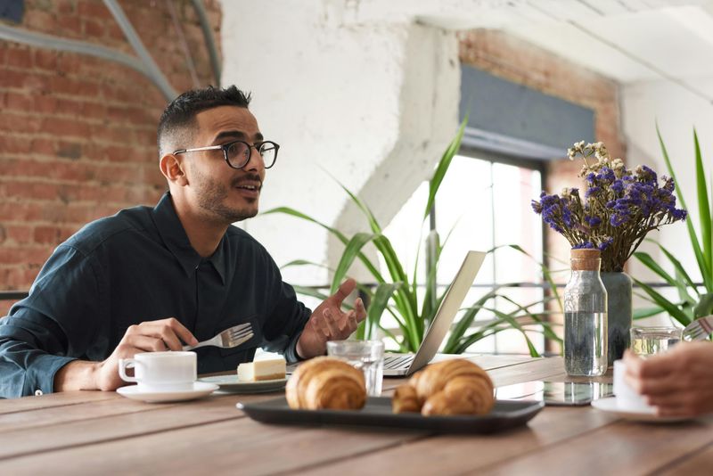 The 12 signs that made me realize my husband never let go of his ex