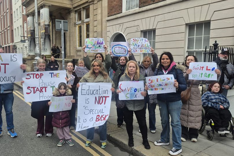 'Save our SNAs' - Hundreds gather outside Dail calling for government ...