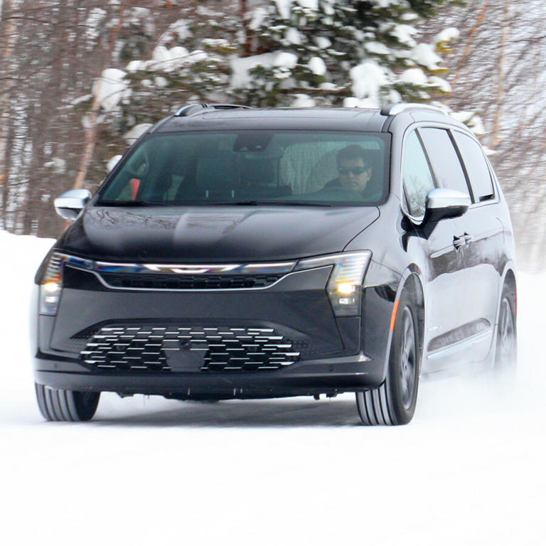 Chrysler just priced the 2027 Pacifica facelift, and buyers might like ...