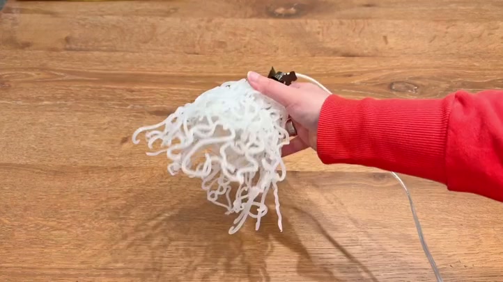 Squeeze glue into a pan of ice cubes - this lighting idea is brilliant!