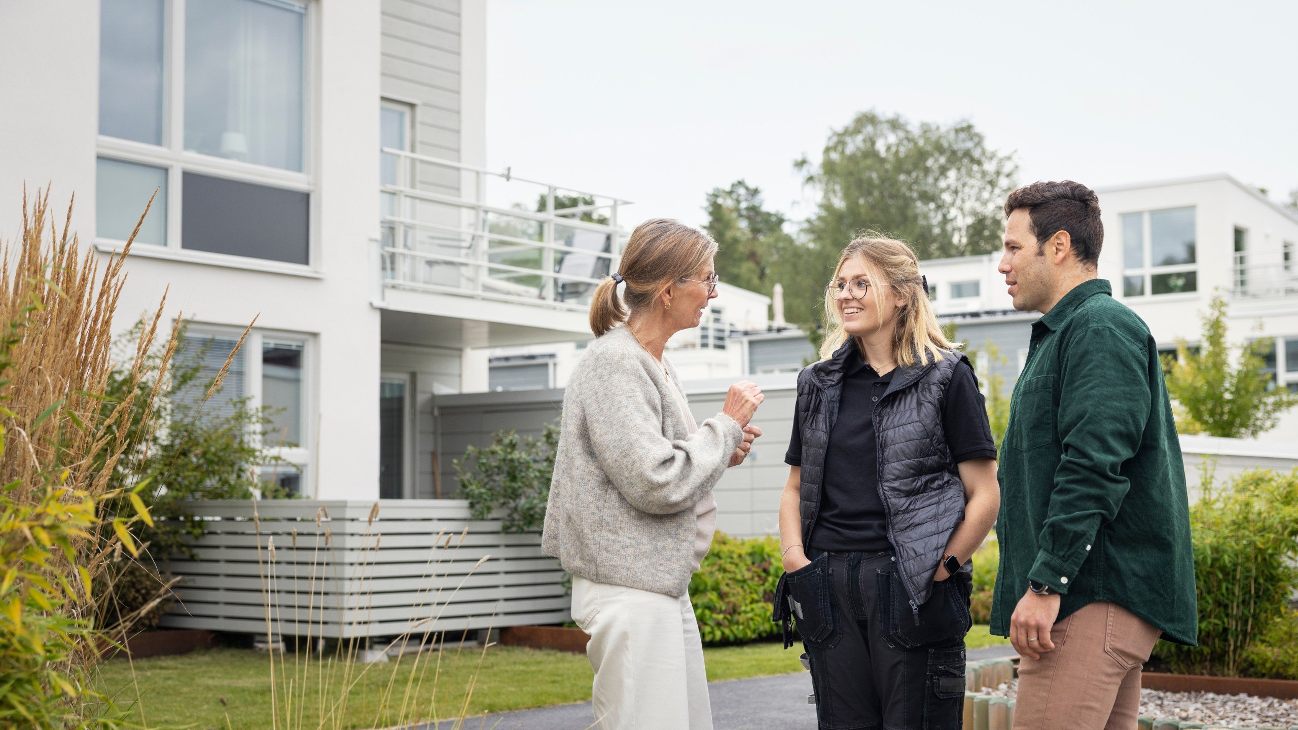 How to meet the neighbors before buying a house—and why it’s so important
