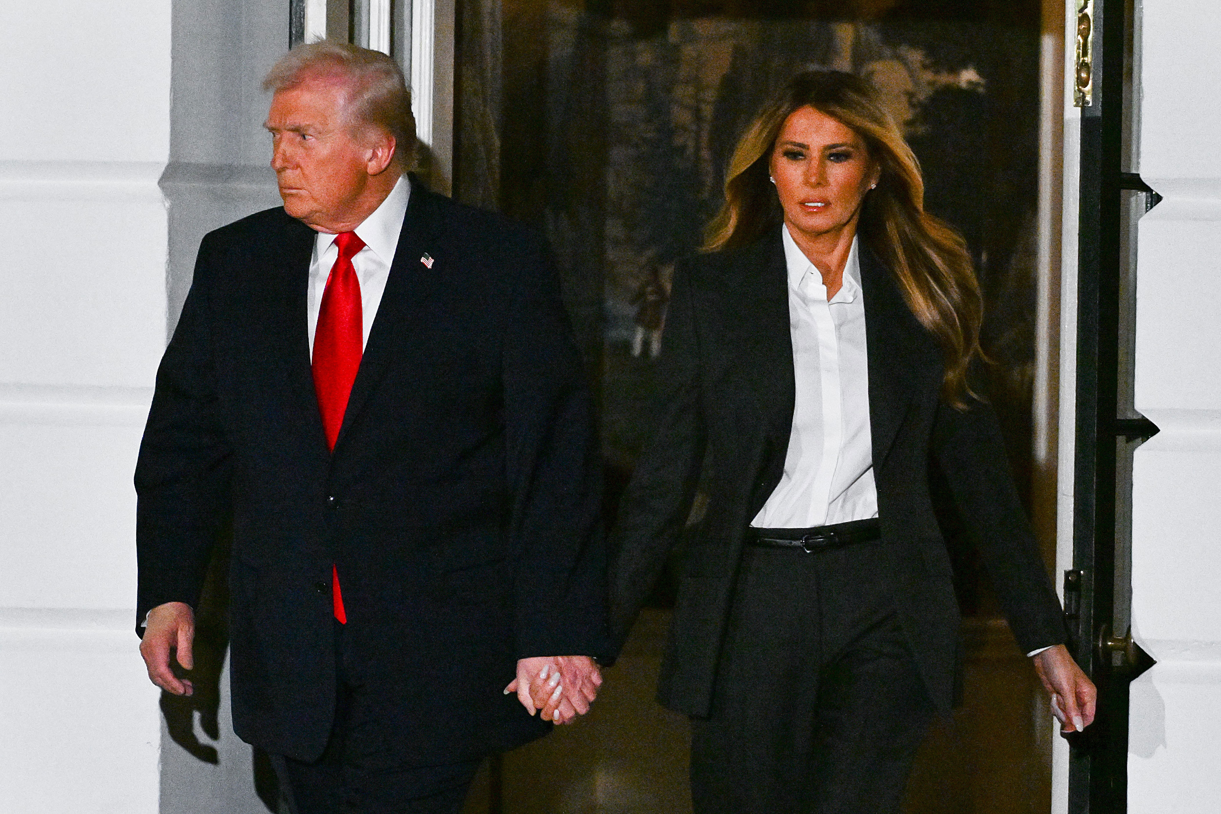 Trump makes surreal turn from talking war to mocking Melania