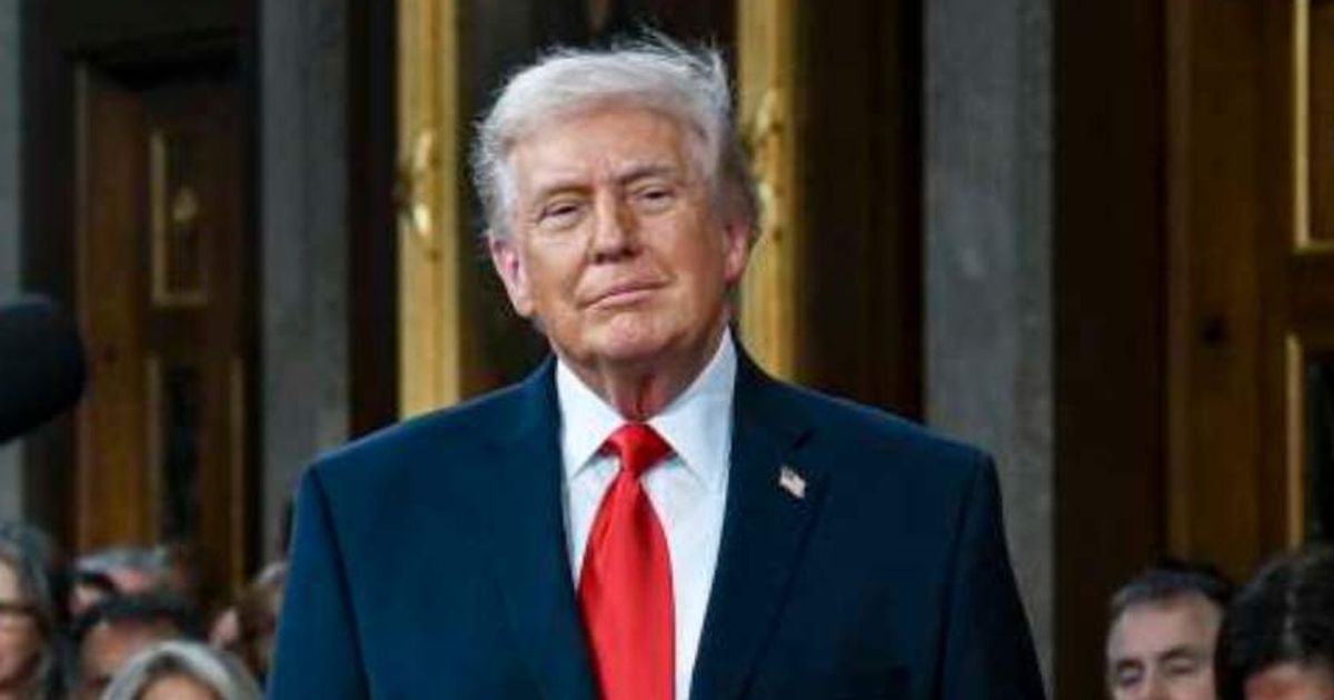 Democrats refuse to stand as Trump challenges them to put Americans ...