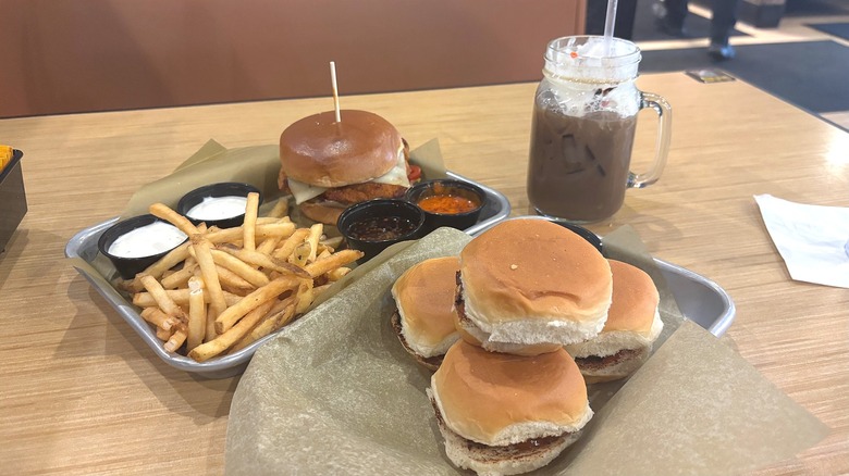 Review: Buffalo Wild Wings predictably nails its new sauces and flubs ...