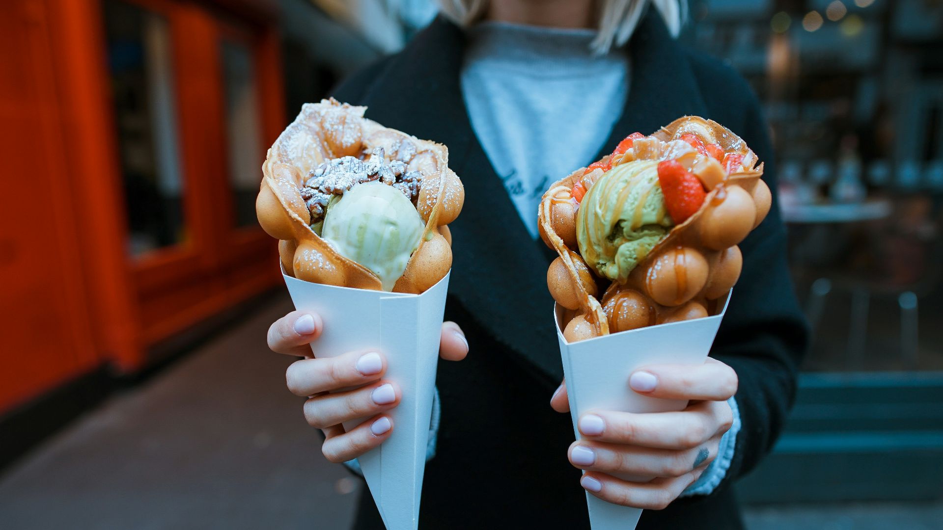 10 places where you can’t use cash & 10 where cash is king