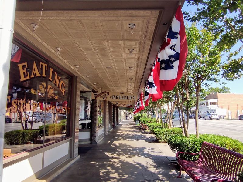 10 small towns in Texas that every food lover should visit