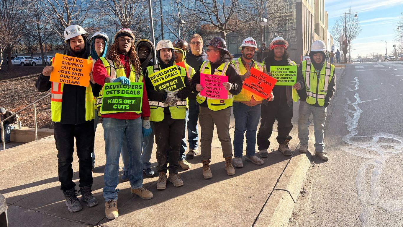 Construction union pickets Port KC over wage dispute