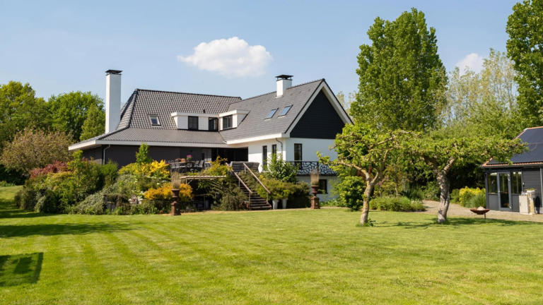 Radio-dj Frank Dane legt ruim € 2,1 miljoen neer voor villa in Zoeterwoude