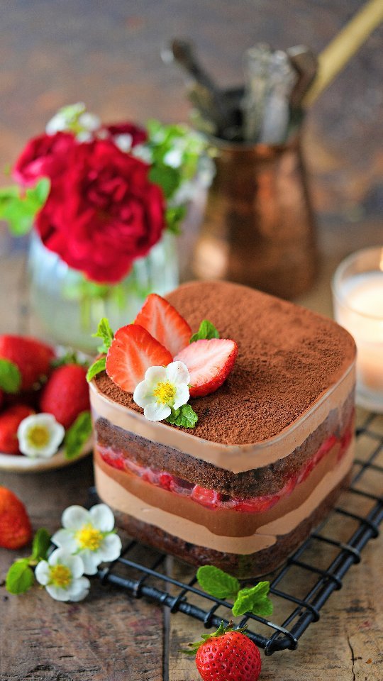 Eggless strawberry chocolate trifle that looks too good to be true