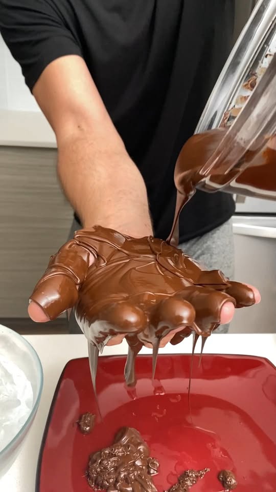 Frozen chocolate hand: Spooky dessert idea for a fun and creepy treat