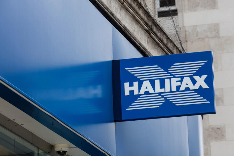Customers 'upset' as Lancashire Halifax bank closure nears - here's ...