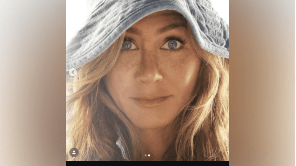 Jennifer Aniston goes viral. Try not to gasp