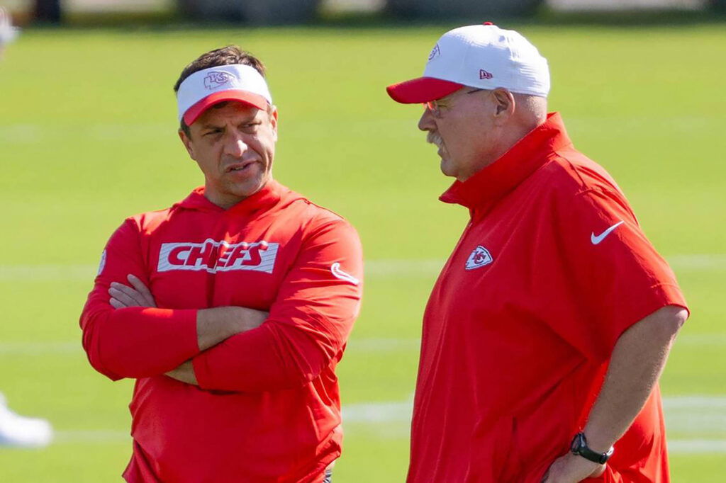 Chiefs make three 1st round picks in this aggressive mock draft