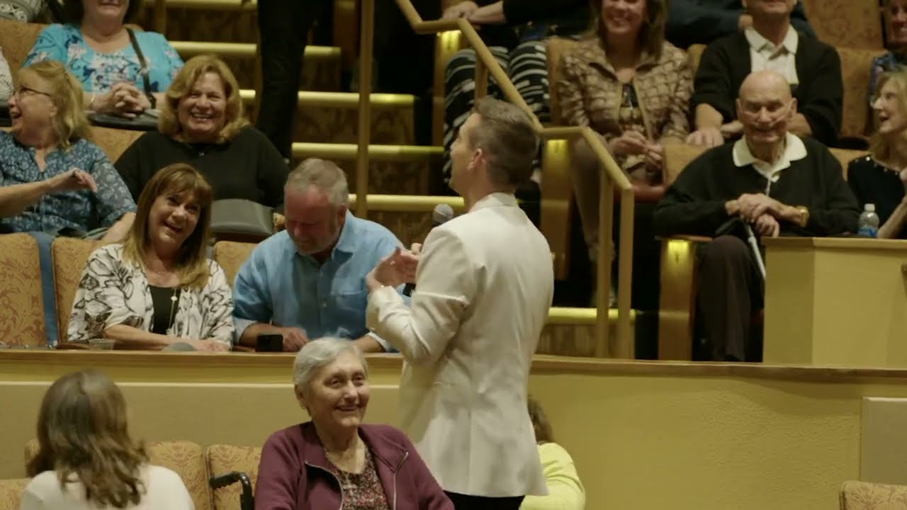 Psychic medium Matt Fraser stuns crowd with live Florida reading