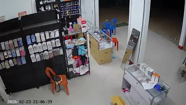Lithium battery explodes during repair injuring technician at phone ...