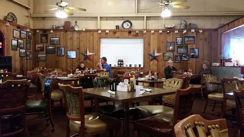 8 small-town Texas diners that still serve breakfast the old-fashioned way