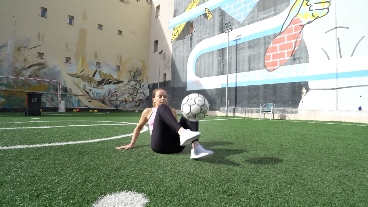 Most sit down football crossovers in 30 seconds (female) 63 by Laura Biondo