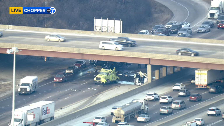 Semi's load strikes bridge; I-55 shut down in south suburbs, ISP says