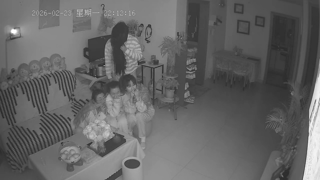 Friends get startled by prank scare while watching horror movie in ...