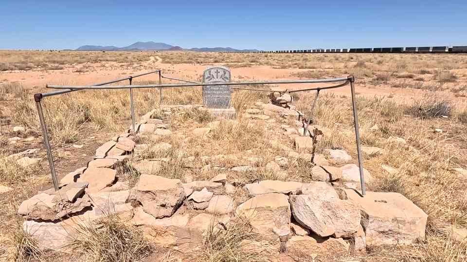 The deadliest town of 1881 - The ghost town of Canyon Diablo