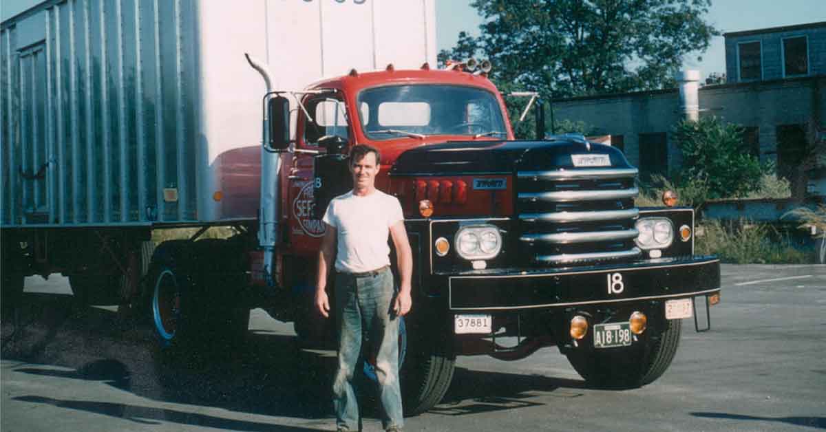 21 Photos Remembering a Trucker's Golden Age Life