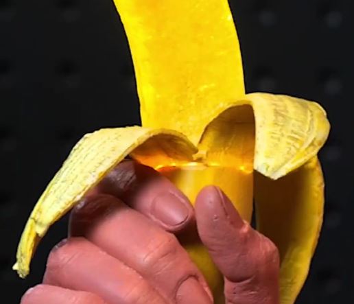 Crafting a fun banana lamp: A handy DIY project