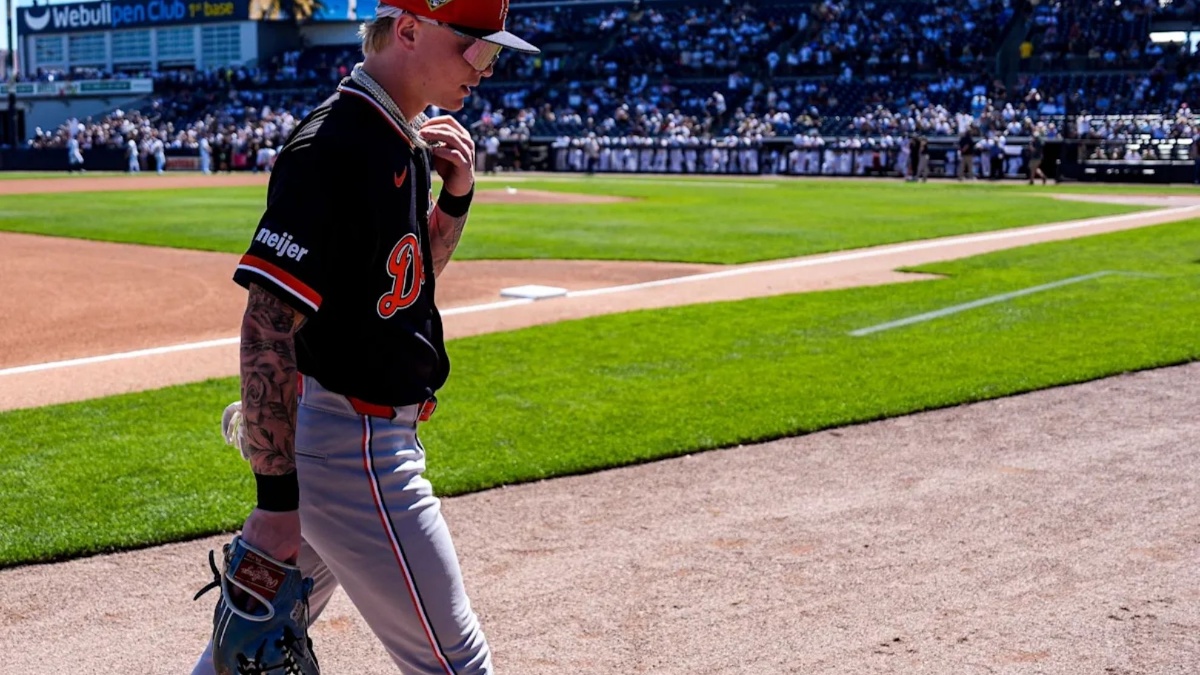 MLB: Tigers' top prospect turns heads with diamond chains, then fumbles ...