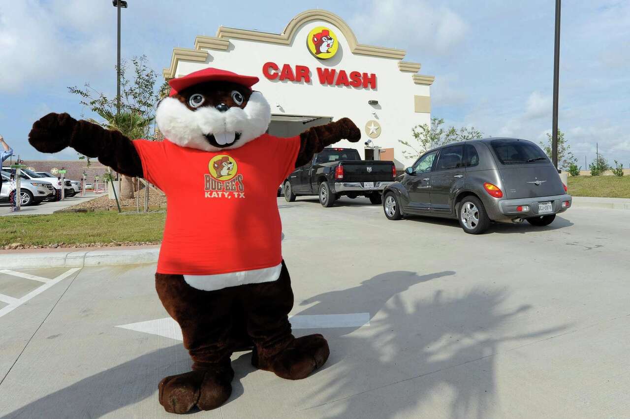 Buc-ee's Texas beaver takes on Mickey's Ohio moose in a legal logo showdown