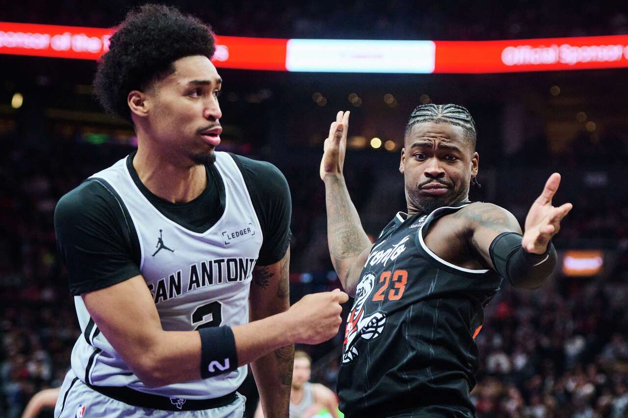What trouble spot plagued the Spurs in Toronto?