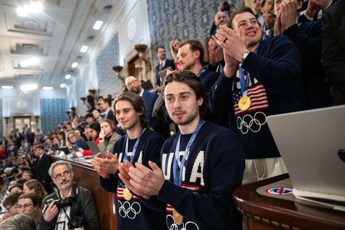 USA hockey teams celebrate victories: Women dine with Stanley Tucci ...