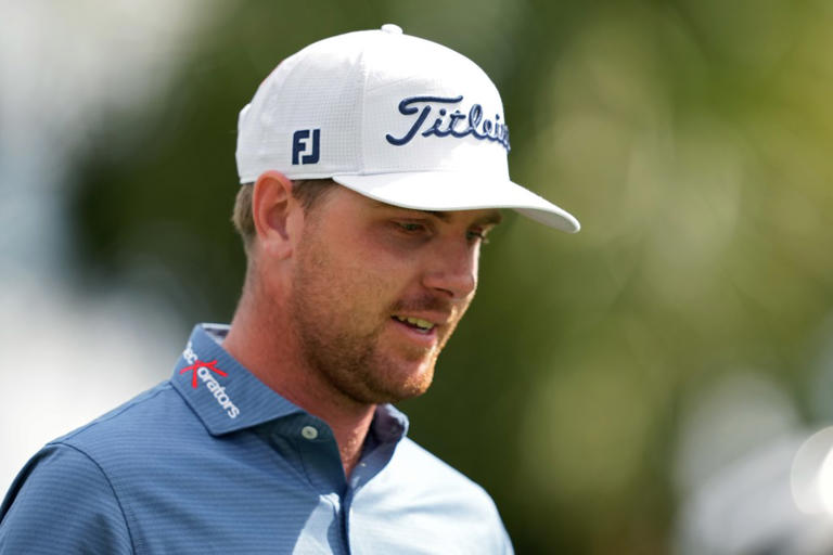 PGA Tour golfer Ryan Gerard drills bird with tee shot