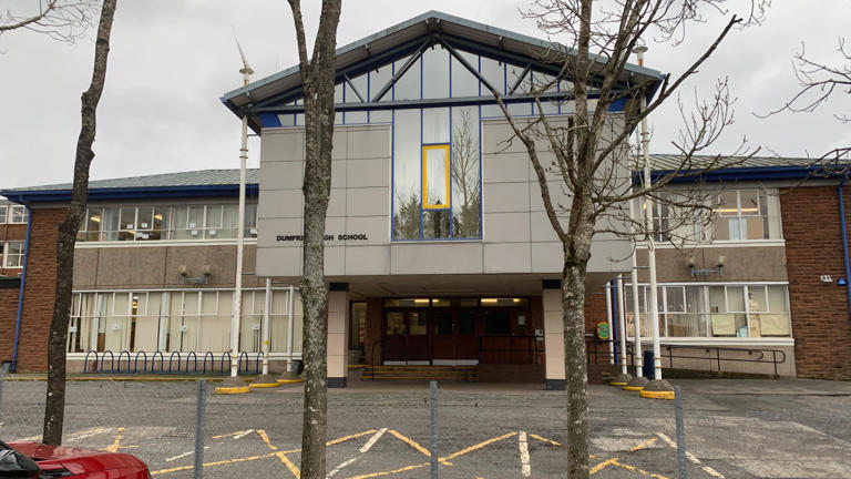 Hundreds sign up for farewell tour of school set for demolition