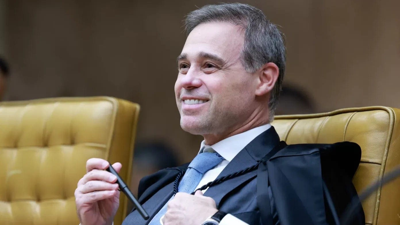 Mendonça só precisa explicar por que não há operação contra Flávio ...