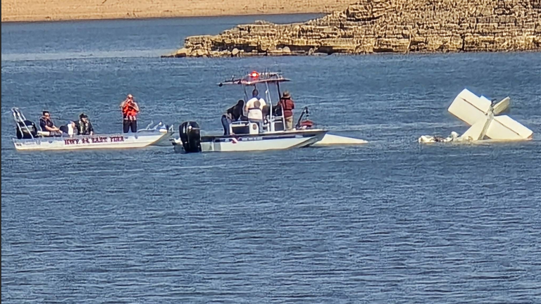 'I couldn’t get him out': Boater recalls attempt to rescue pilot after ...