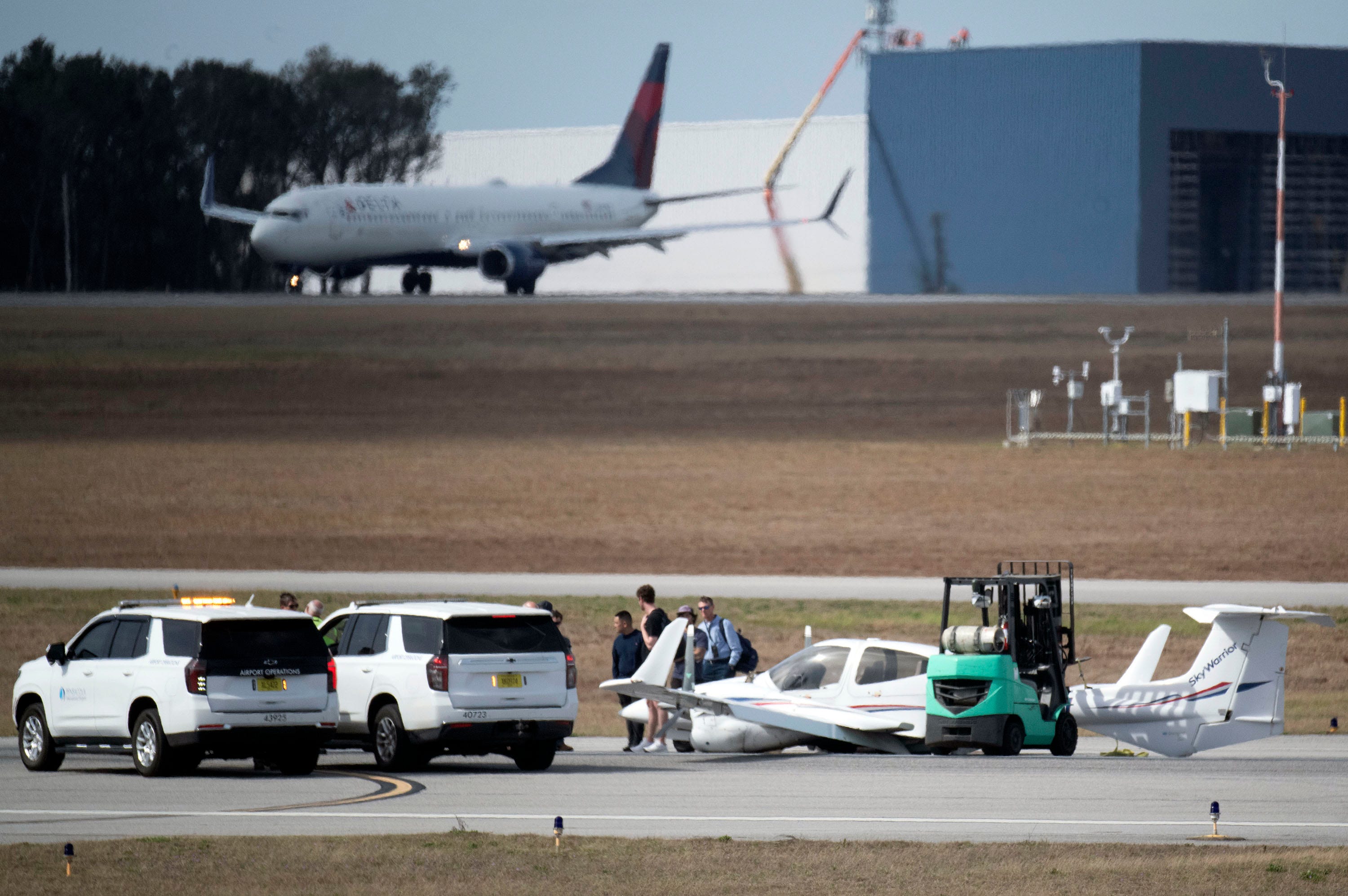 Plane lands without landing gear at Pensacola International Airport