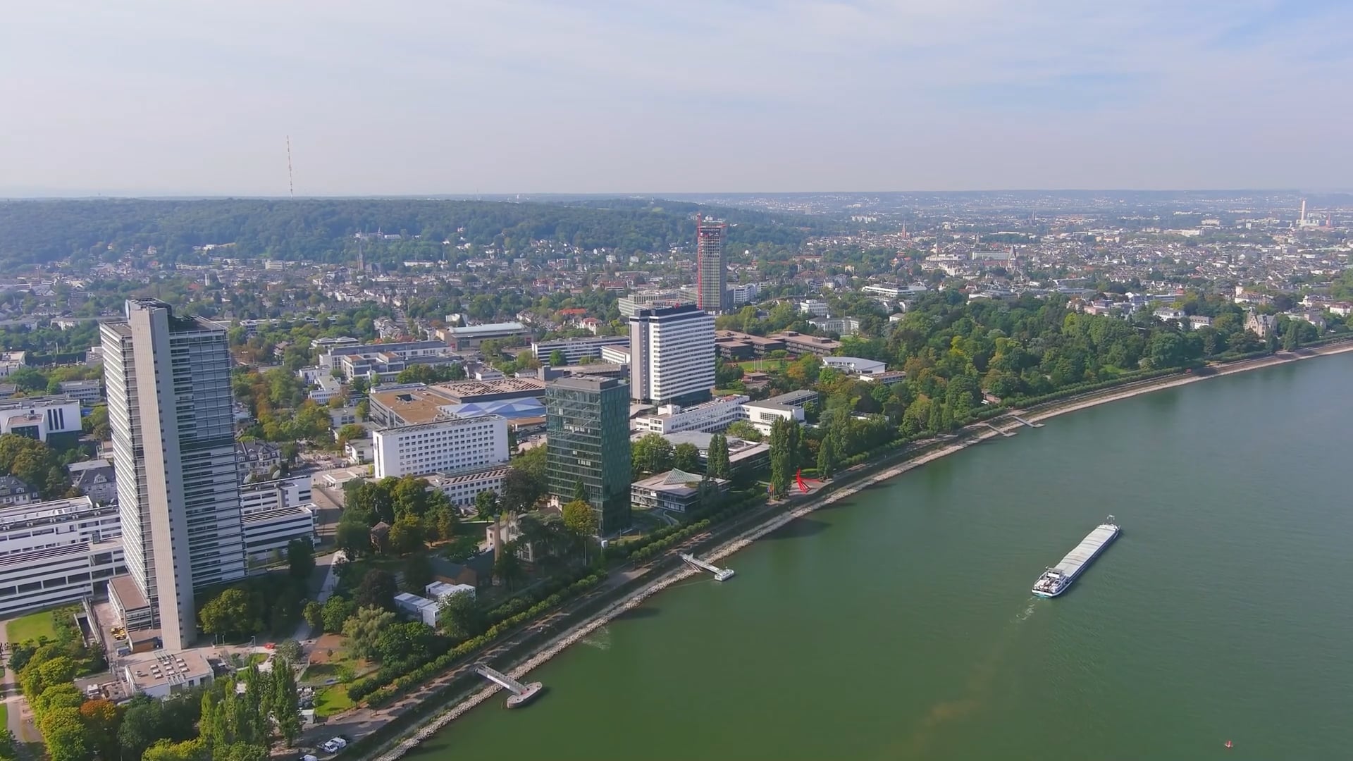 Bonn, Tyskland: Dronereise over Rhinen