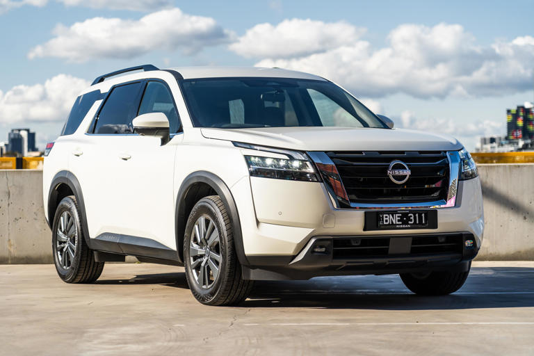 Nissan Pathfinder will be sold alongside new Pathfinder Pro-4X on ute ...