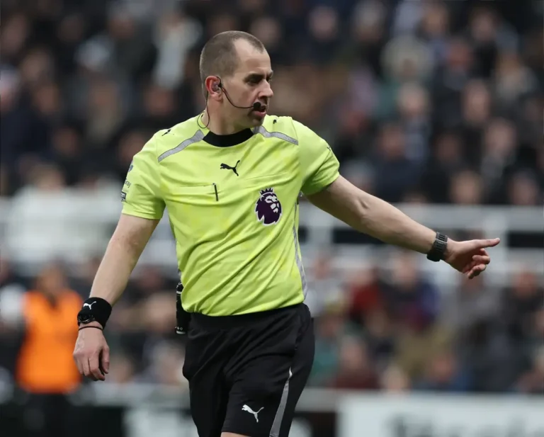 Former top referee rules on controversial Newcastle United v Manchester ...