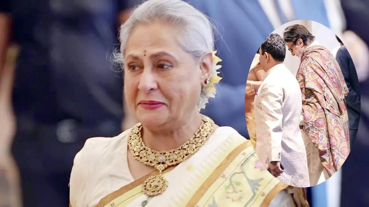 Jaya Bachchan is all smiles, twins in white with Amitabh Bachchan at ...