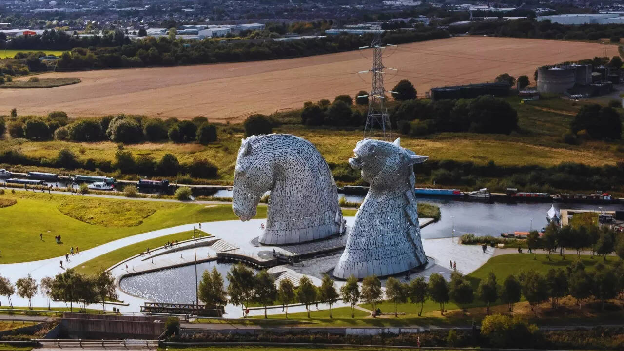5 unusual sculptures around the world that tourists can’t stop ...