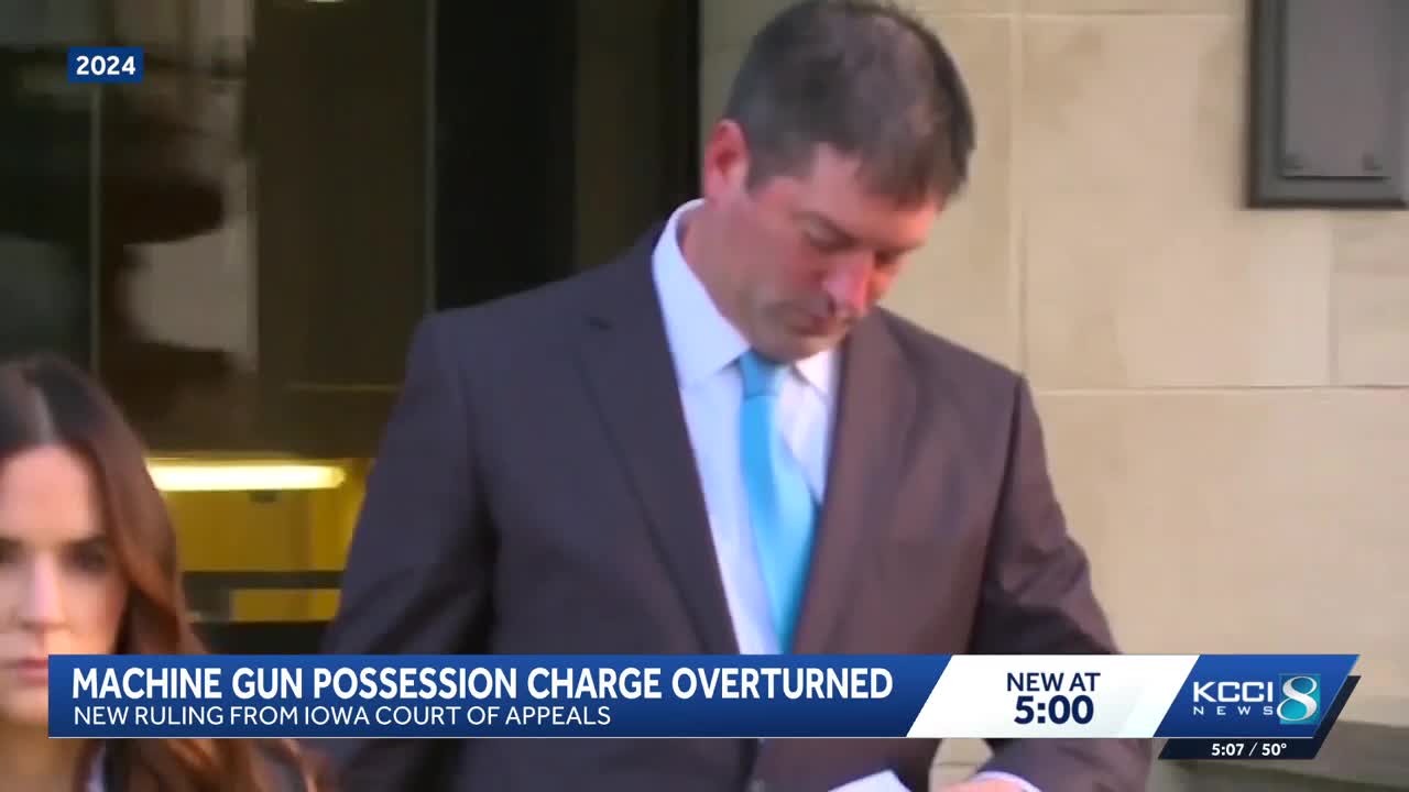 Iowa court overturns machine gun conviction for former police chief