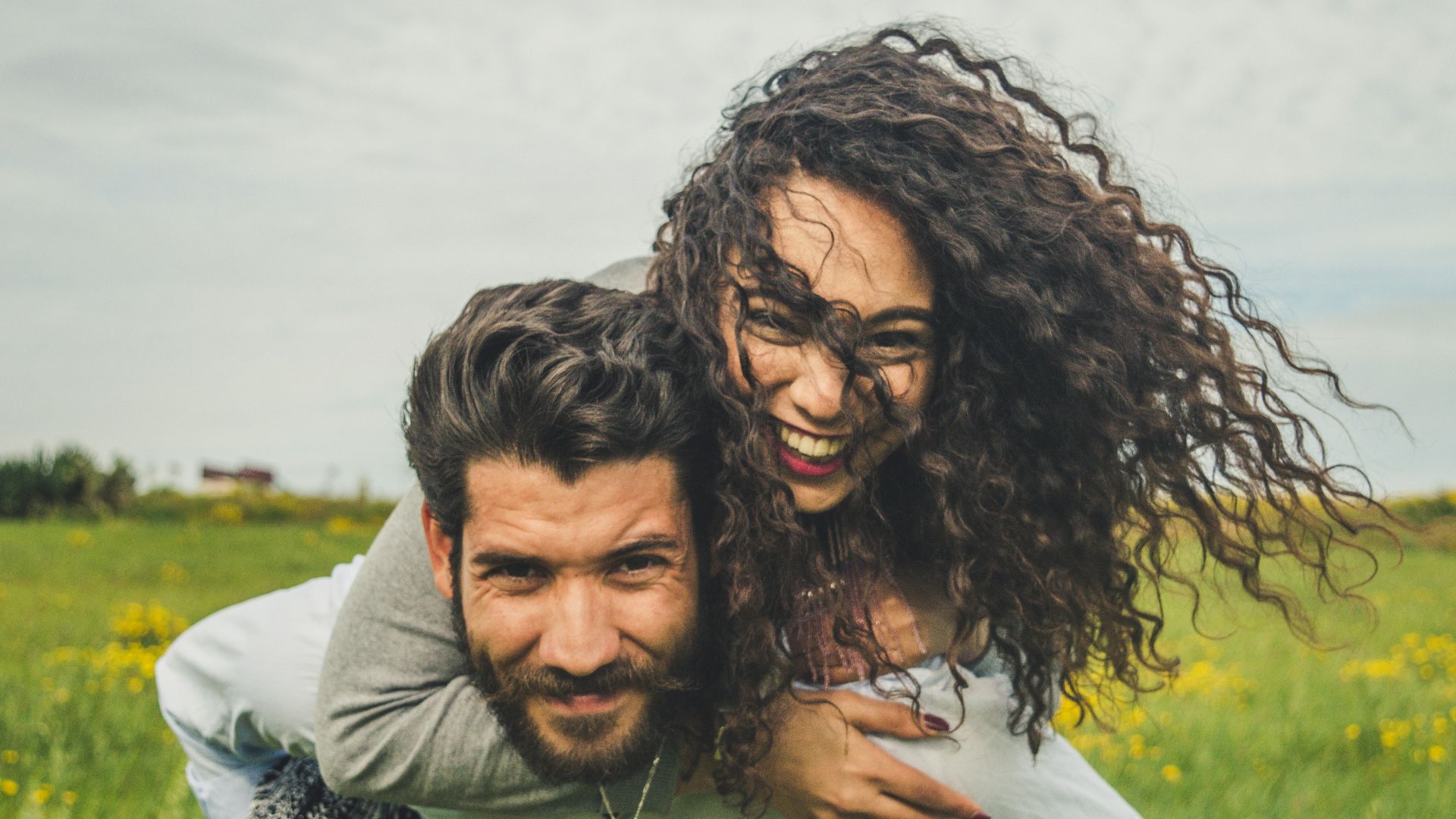 10 signs your love is built to last & 10 habits to strengthen it