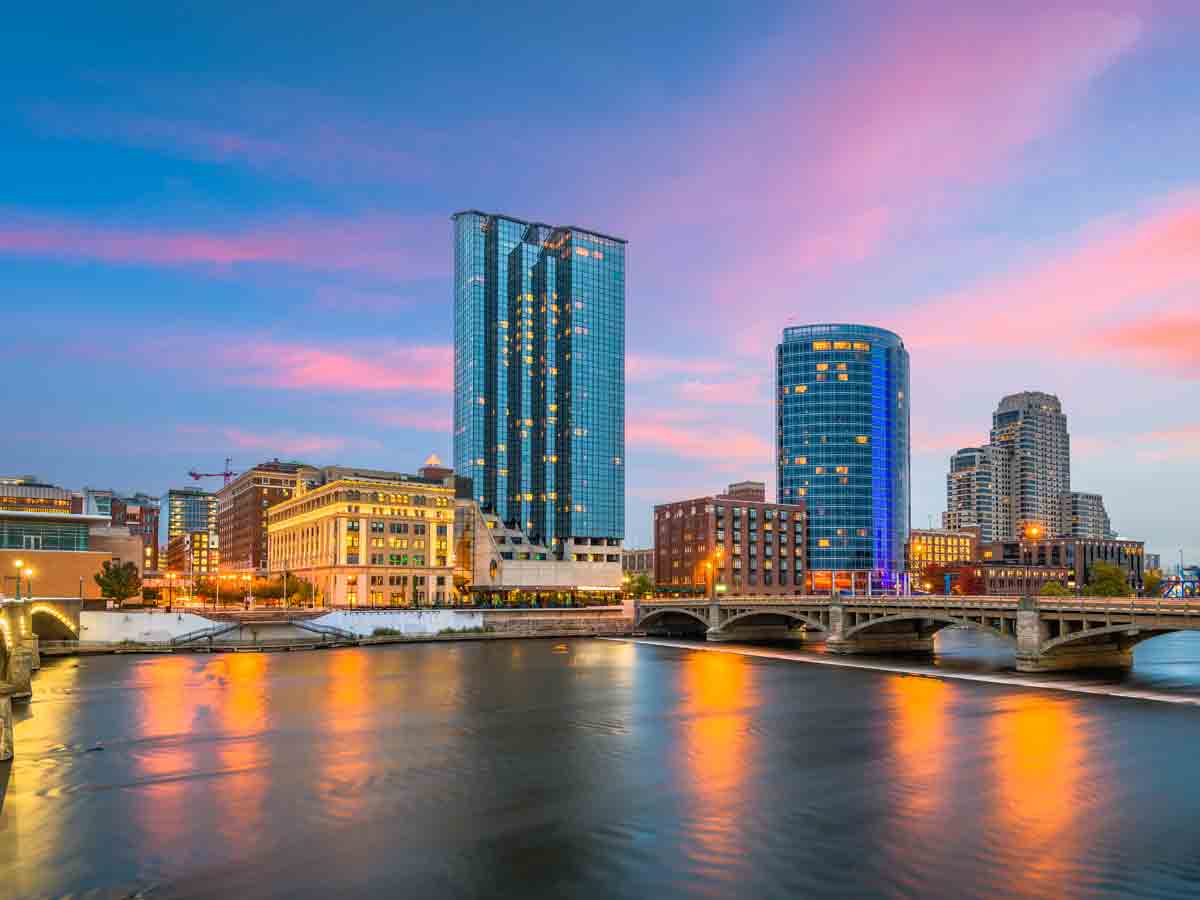 25 most neighborly US cities ranked by friendliness and community spirit