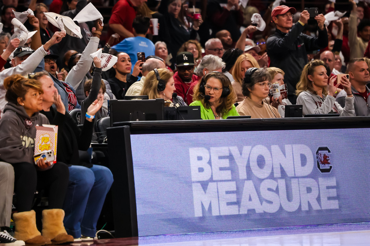 Announcer Debbie Antonelli not returning to CBS's March Madness