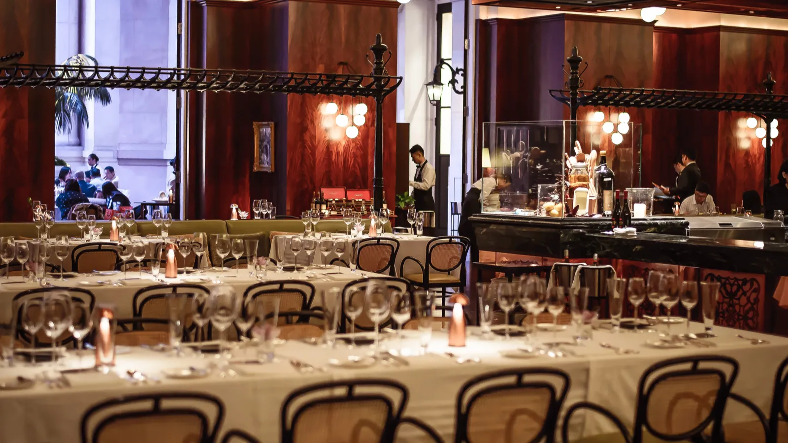Americans are pulling back on restaurants, and the blame game is ...