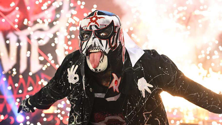 New men's WWE intercontinental champion Penta reveals unexpected injury ...